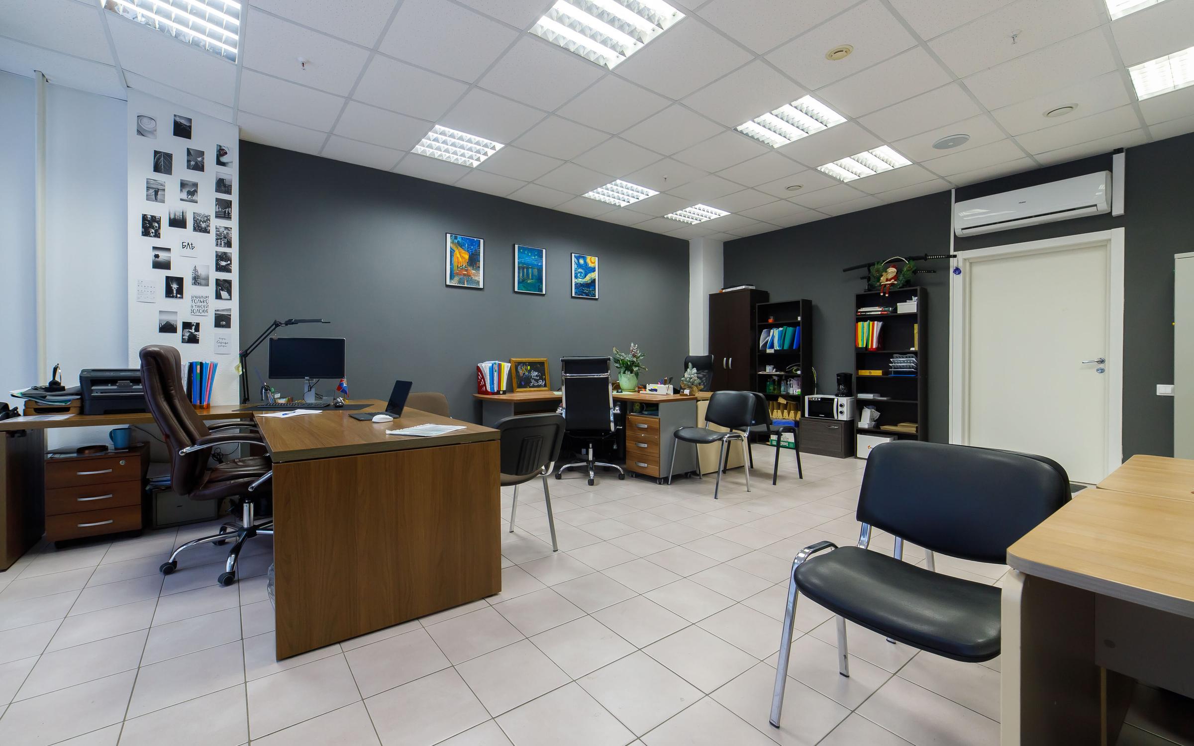 Corvus group, экспертно-правовой центр на Караульной улице в ...