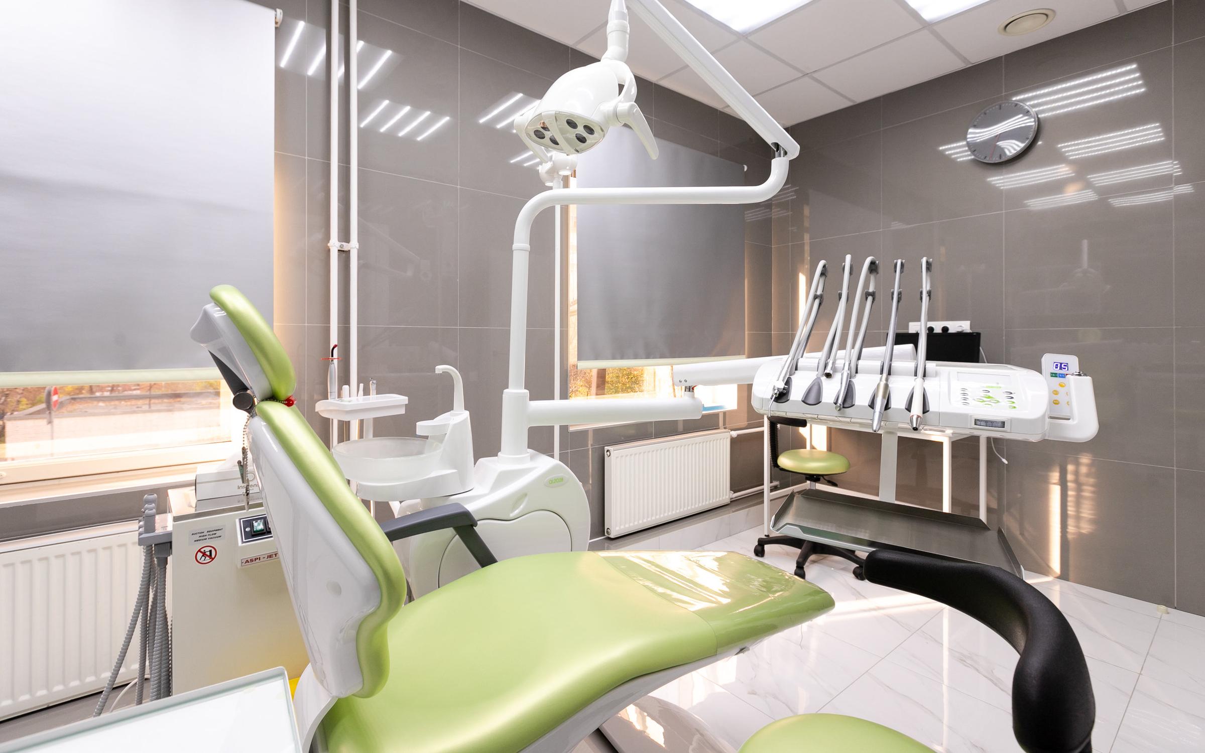 Dr. Tochiev, стоматологическая клиника в ТЦ Смоленский пассаж в Москве ...